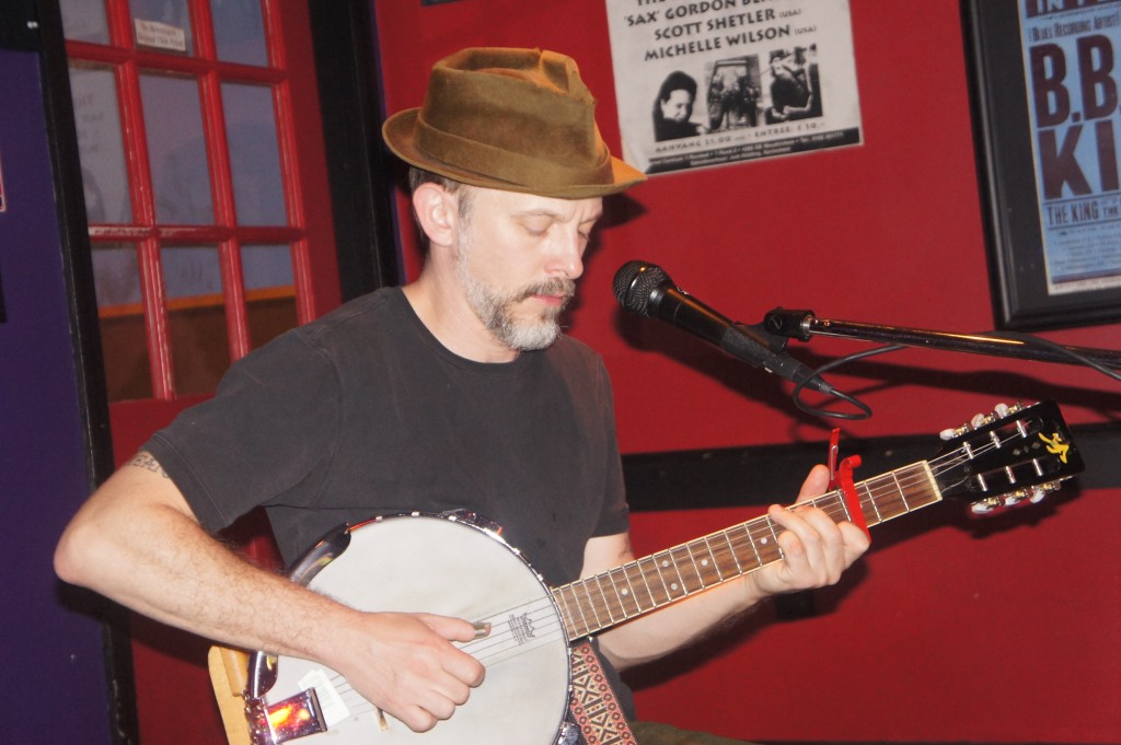 Jeremy Lyons plays sweet acoustic blues at Smoken’ Joe’s in Brighton