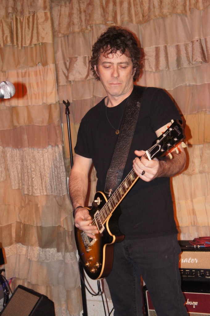 Bruce Bears hosted Beehive Sunday night blues with style; Tim Pike guested